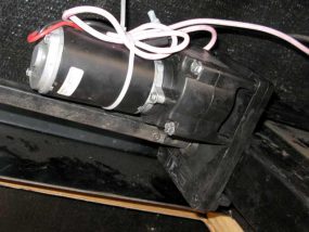 How to Replace DC Motor Gearbox on Fifth Wheel Landing Gear - Venture ...